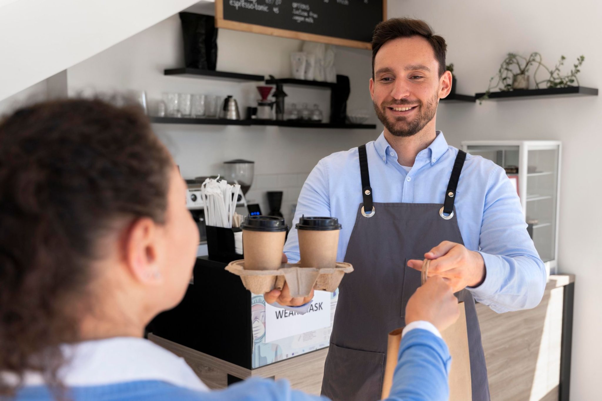 Menú de tu Cafetería: Qué debe llevar y cómo hacerlo